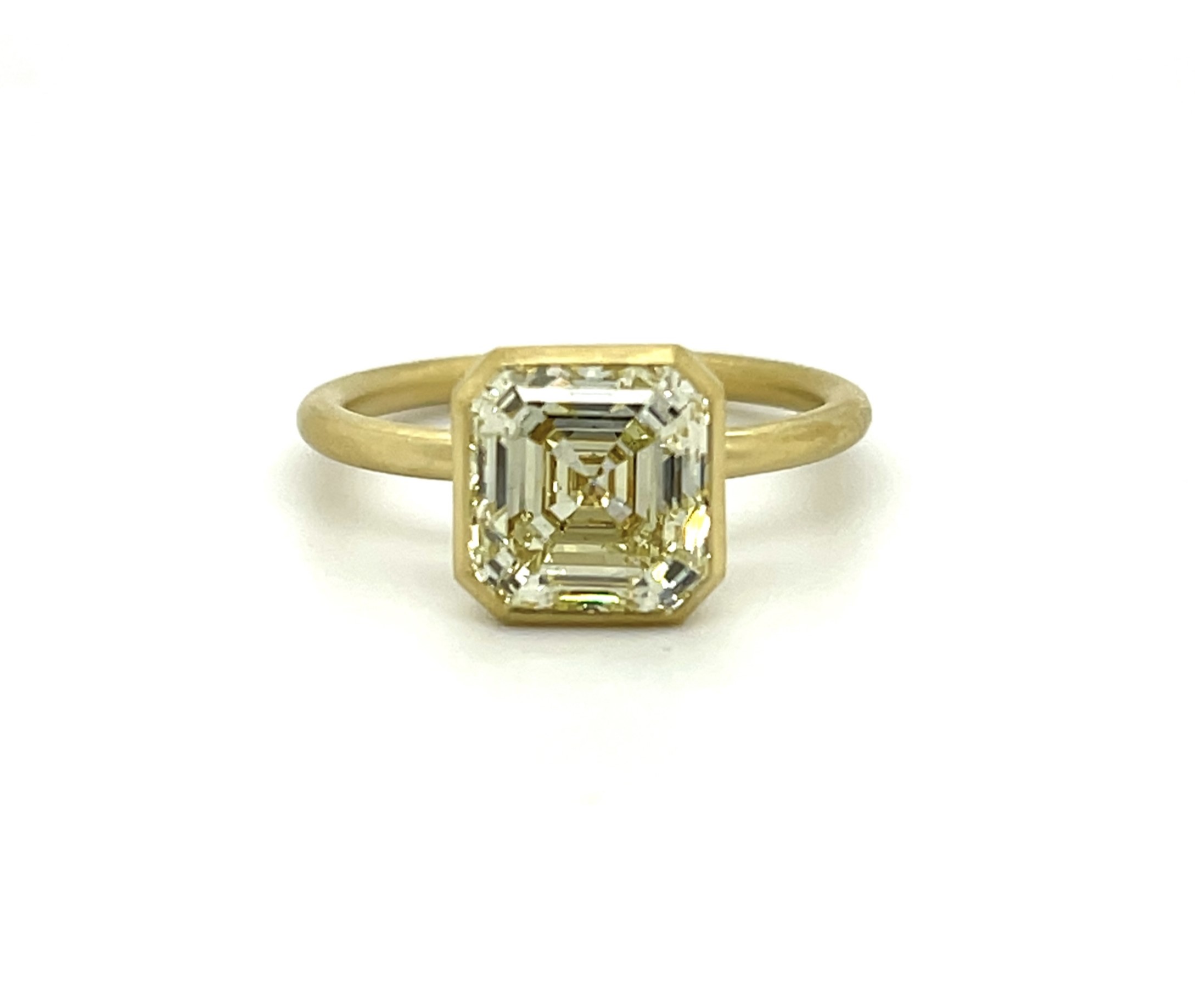 Matte Bezel-Set Asscher-Cut Ring in Yellow Gold Los Angeles | Peter Norman